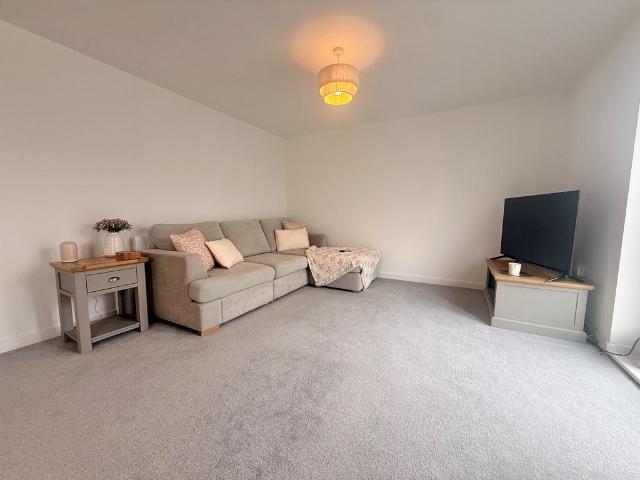 Howley Avenue, Morley, LEEDS 2 bed apartment to rent £1,000 pcm £231 pw