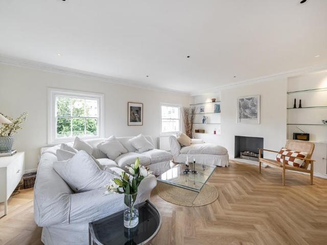 Howley Place London W2 2 bed flat to rent £4,500 pcm £1,038 pw