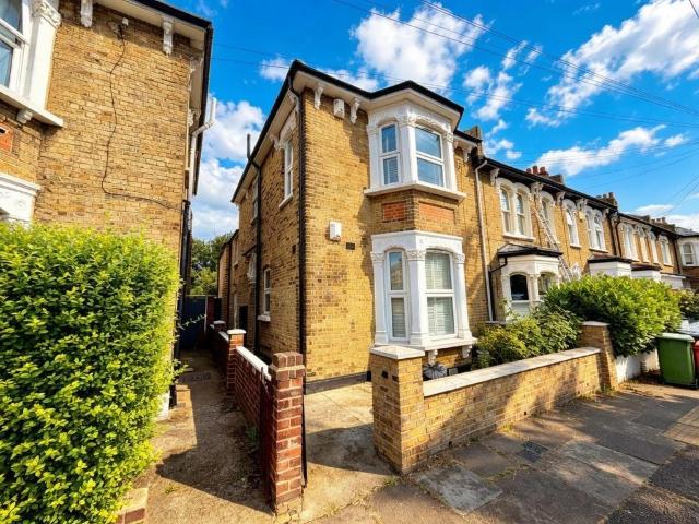 Howson Road, Brockley, London, SE4 2 bed maisonette to rent £2,000 pcm £462 pw