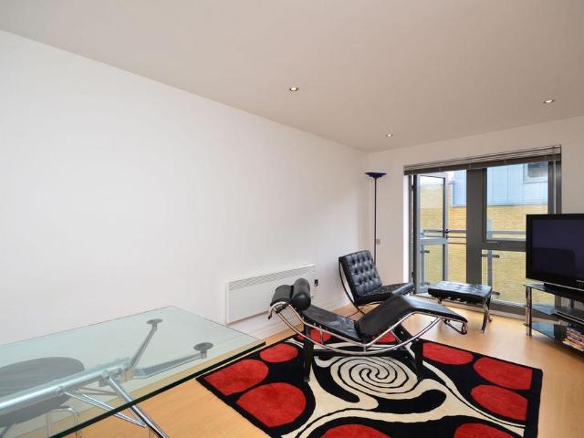 Hoxton Square, N1, Hoxton, London, N1 2 bed flat to rent £4,000 pcm £923 pw