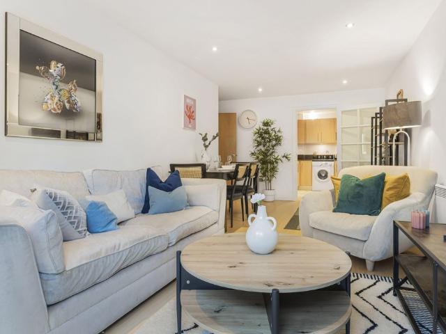Hoxton Square, London N1, 2 bed flat to rent, £3,200 pcm | PrimeLocation