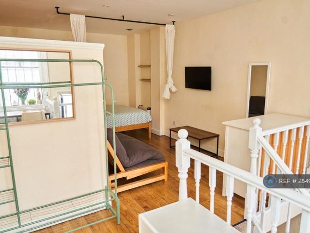 Hoxton St, London, N1 1 bed flat to rent £1,650 pcm £381 pw