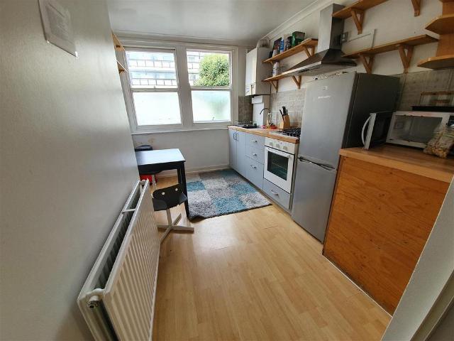 Hoxton Street, London 4 bed maisonette to rent £3,600 pcm £831 pw