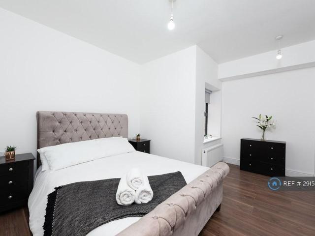 Hoxton Street, London, N1 2 bed flat to rent £2,550 pcm £588 pw