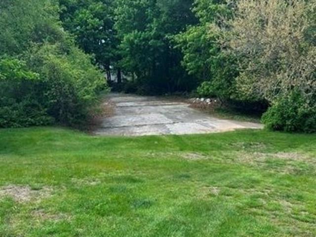 Hoxie Ct, Coventry, RI 02816