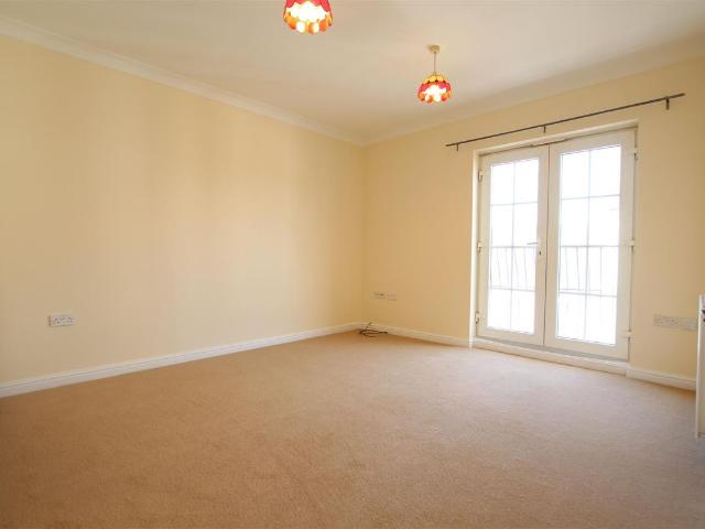 Hoxne Court, St Edmunds Road NN1, 2 bed flat to rent, £950 pcm | PrimeLocation
