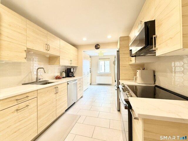 Hoyt St Apt N, Stamford, Condo For Sale
