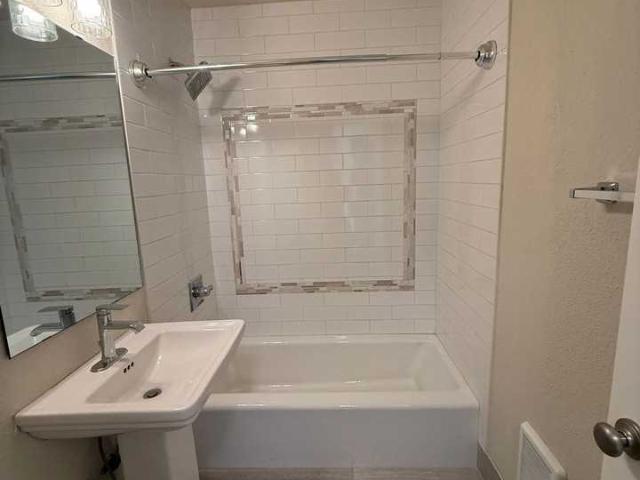 Hoyt Street Plaza 1 Bedroom Apartment for Rent at 10317 Ne Hoyt St, Portland, OR 97220 Hazelwood