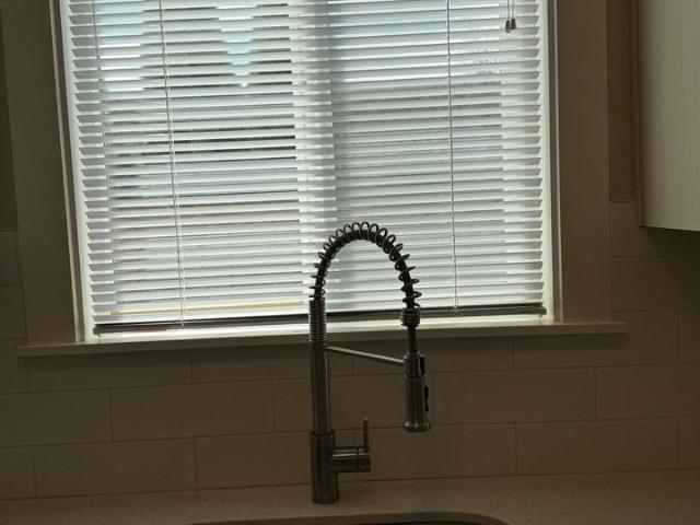 Hoyt Street Plaza 1 Bedroom Apartment for Rent at 10317 Ne Hoyt St, Portland, OR 97220 Hazelwood