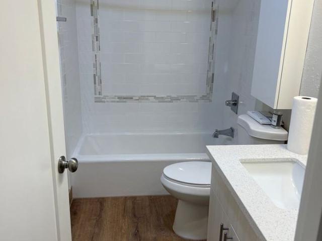 Hoyt Street Plaza 1 Bedroom Apartment for Rent at 10317 Ne Hoyt St, Portland, OR 97220 Hazelwood