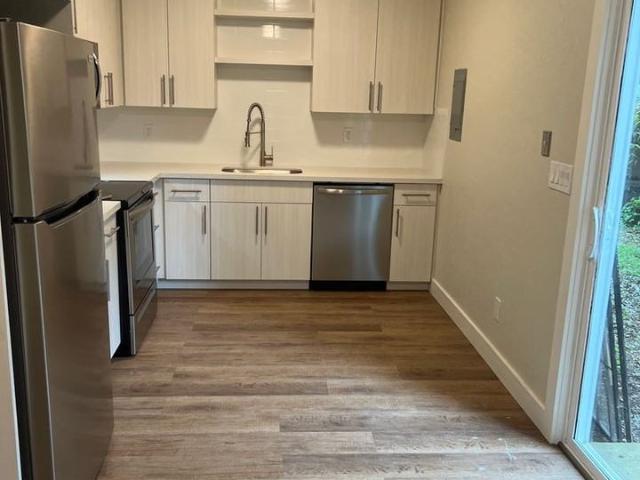 Hoyt Street Plaza 2 Bedroom Apartment for Rent at 10317 Ne Hoyt St, Portland, OR 97220 Hazelwood