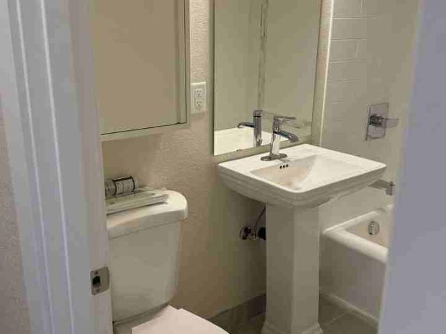 Hoyt Street Plaza 2 Bedroom Apartment for Rent at 10317 Ne Hoyt St, Portland, OR 97220 Hazelwood