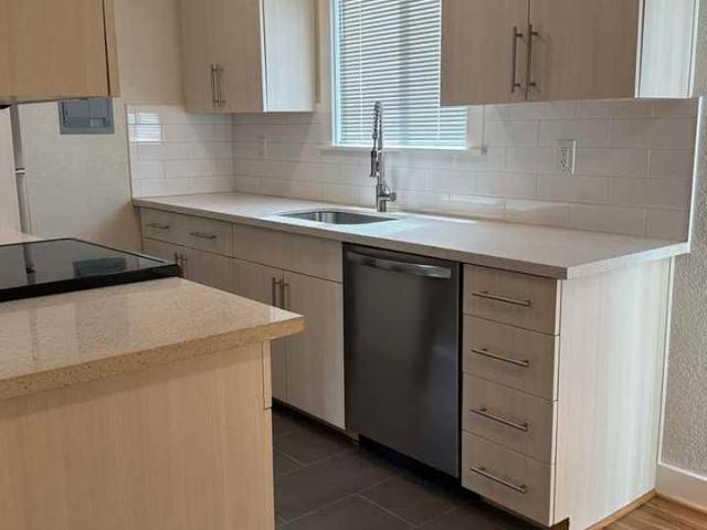 Hoyt Street Plaza 3 Bedroom Apartment for Rent at 10317 Ne Hoyt St, Portland, OR 97220 Hazelwood