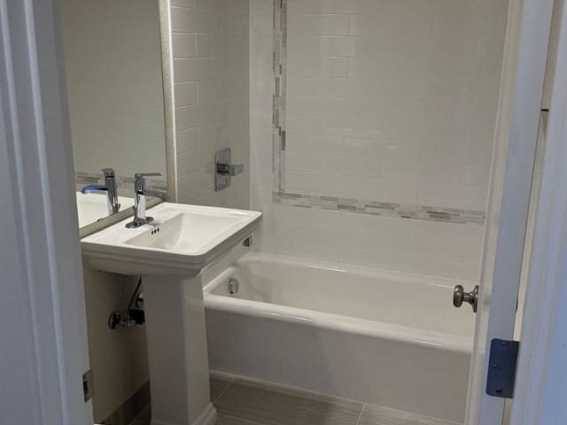 Hoyt Street Plaza 3 Bedroom Apartment for Rent at 10317 Ne Hoyt St, Portland, OR 97220 Hazelwood
