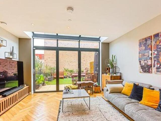 Hoy Close, Colindale Gardens, 4 Bedroom Town