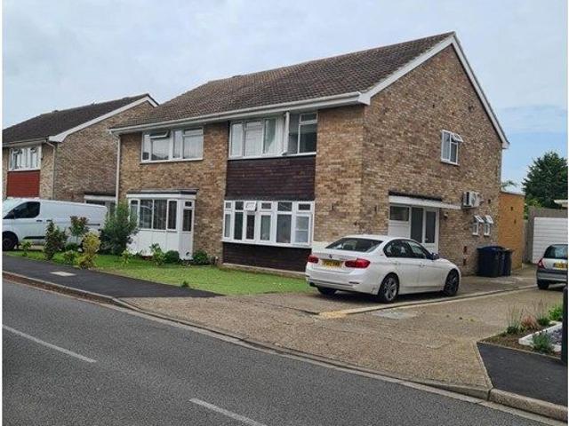 Hoylake Gardens, Mitcham CR4, Room to rent, £750 pcm | PrimeLocation