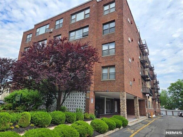 Hoym St Apt E, Fort Lee, Condo For Sale