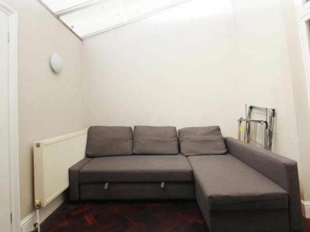 HMO for upto five sharers! Large five bedroom house located in a hugely popular street in St Andrews