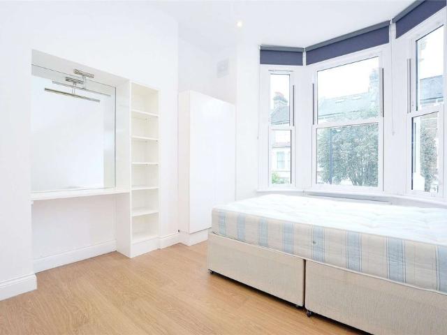 HMO friendly A beautifully presented three double bedroom apartment to rent on a quiet residential road moments to Queens Park