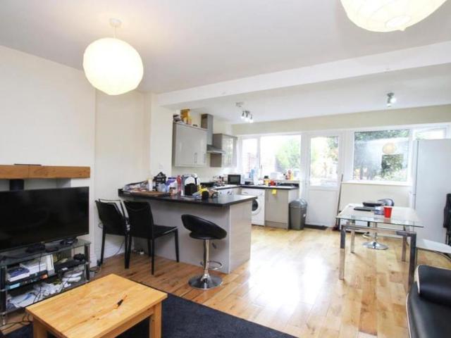 HMO Licence for up to four sharers! Four bed terraced in Eastville, unfurnished!