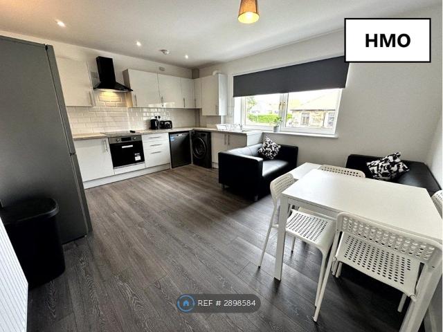 Hmo Licensed Wedderlea Drive, Glasgow G52, 4 bed flat to rent, £2,000 pcm | PrimeLocation