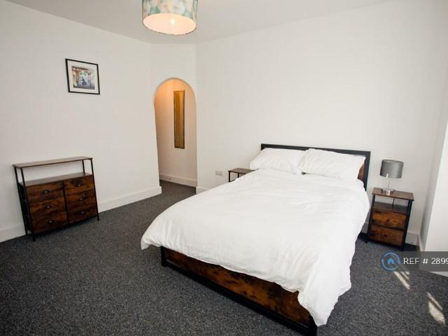 Hsu Students Southbourne. 4 bed flat to rent £1,800 pcm £415 pw