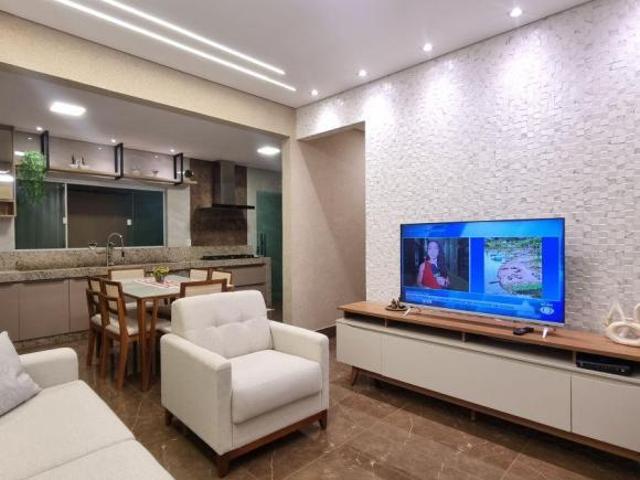 HP Vende: Casa Reformada Impecável com Edicula no Setor de Mansões