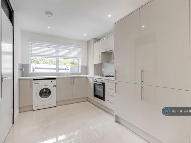 Humberton Close, London, E9 4 bed end of terrace house to rent £3,500 pcm £808 pw