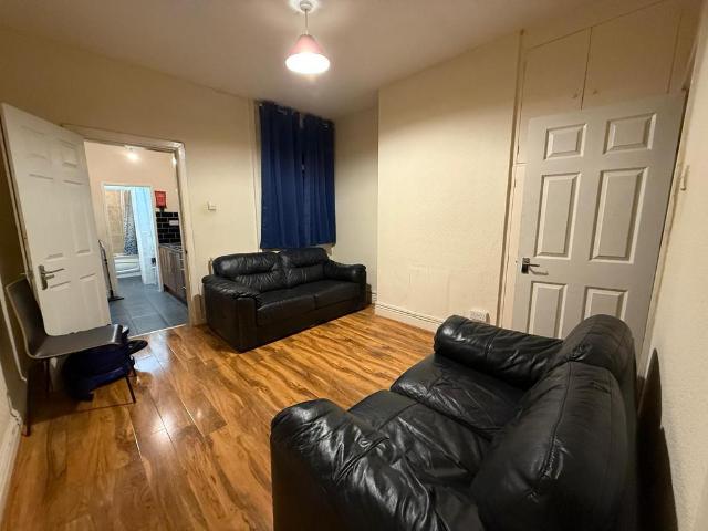 Humber Avenue, Coventry CV3 4 bed terraced house to rent £1,993 pcm £460 pw