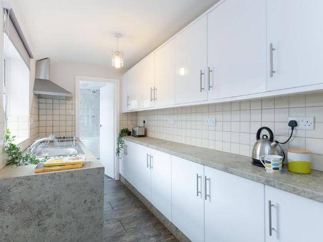 Humber Road, Beeston, NG9 3 bed terraced house to rent £2,086 pcm £481 pw