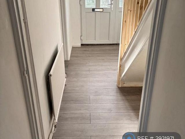 Humber Way, Slough, SL3 3 bed terraced house to rent £1,850 pcm £427 pw