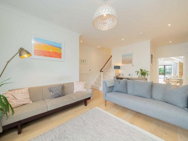 Humbolt Road, London W6 4 bed house to rent £6,750 pcm £1,558 pw