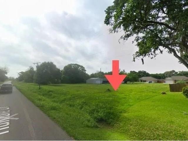 Humble Dr, West Columbia, TX 77486