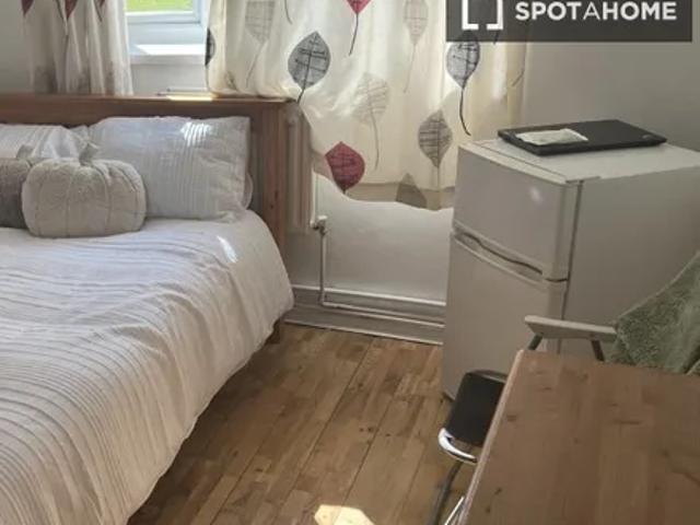 Humphry House, Whitnell Way, London, SW15 6DG, United Kingdom | Room for rent #146727979 | Rentberry