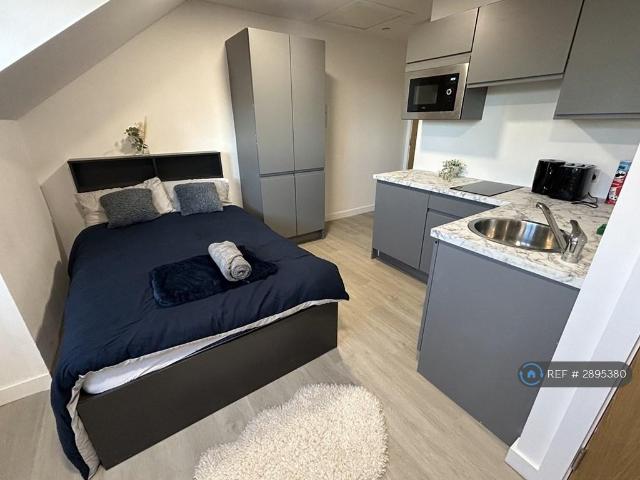 Humphrey Road, Manchester, M16 Studio to rent £1,040 pcm £240 pw