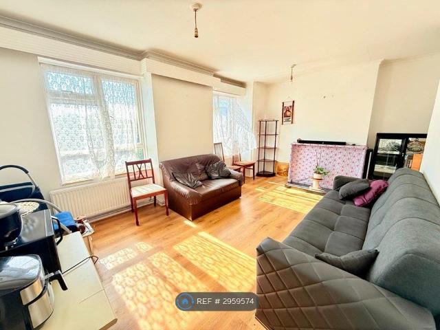 Hunt Road, Southall UB2, 3 bed flat to rent, £1,850 pcm | PrimeLocation