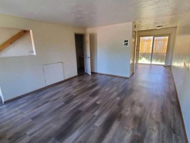 Hunter 4 plex Veneta 2 Bedroom Apartment for Rent at 24888 Hunter Ave, Veneta, OR 97487