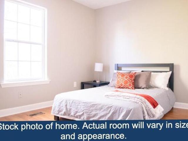 Hunter Hills Home, a 5 minute walk to bus 3