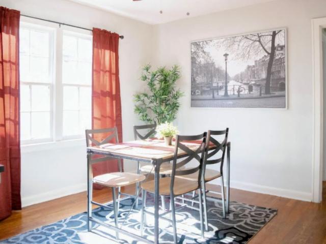 Hunter Hills Home, a 5 minute walk to bus 3