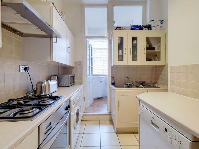 Hunter Street, Bloomsbury, London WC1N, 1 bed flat to rent, £2,275 pcm | PrimeLocation