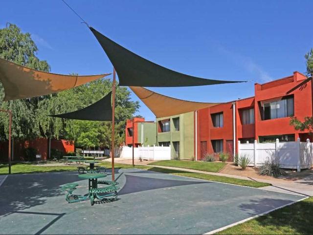 Hunter Place 1 Bedroom Apartment for Rent at 1050 W Griffith Way, Fresno, CA 93705