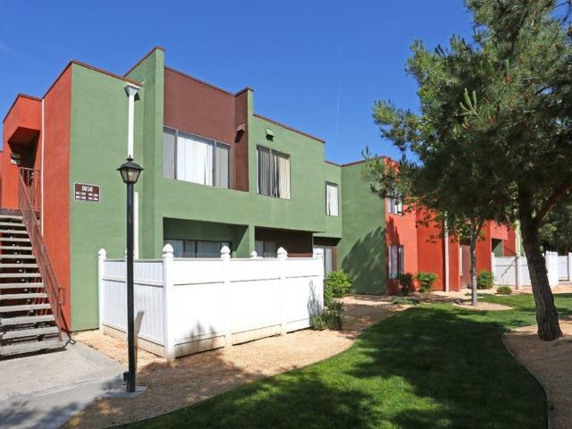 Hunter Place 2 Bedroom Apartment for Rent at 1050 W Griffith Way, Fresno, CA 93705
