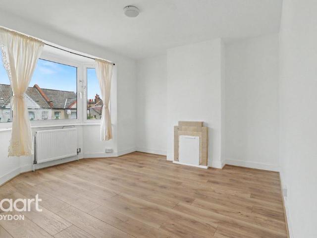 Hunter Road, THORNTON HEATH 4 bed terraced house to rent £2,700 pcm £623 pw