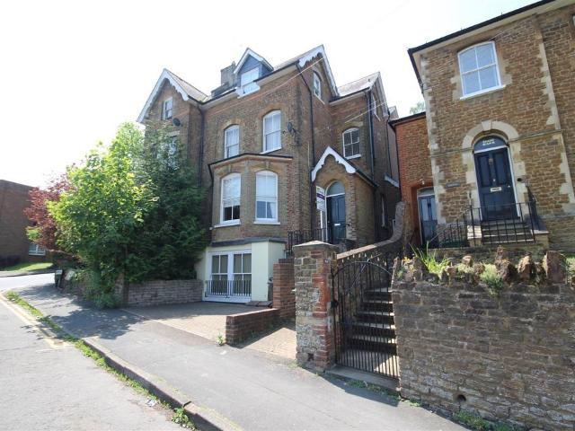 Hunter Road, Guildford 2 bed flat to rent £1,850 pcm £427 pw