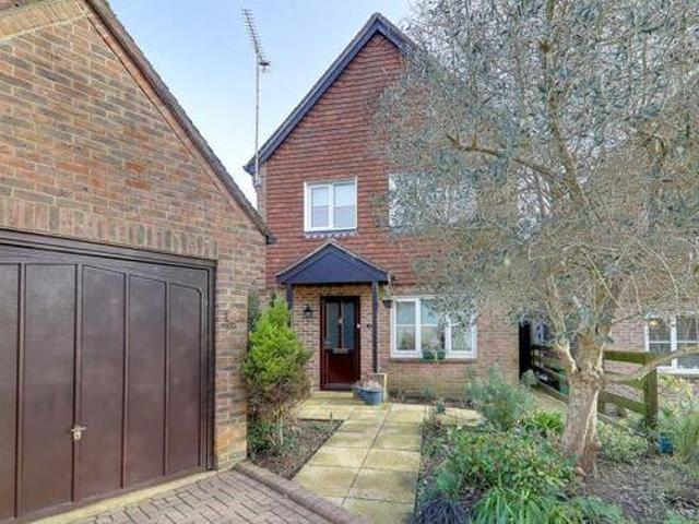 Hunters Mews, Fontwell, 3 Bedroom Detached