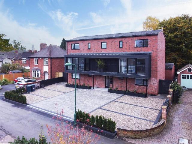 Hunters Court, Hunter Street. 2 bed apartment to rent £1,550 pcm £358 pw
