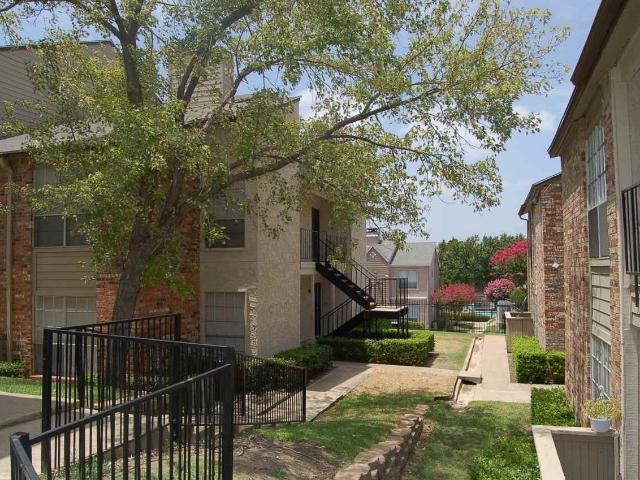 Hunters Court 2 Bedroom Apartment for Rent at 8550 Spring Valley Rd, Dallas, TX 75240