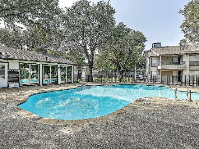 Hunters Glen 2 Bedroom Apartment for Rent at 6400 Independence Pkwy, Plano, TX 75023