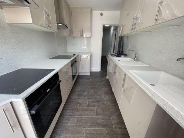 Hunters Grove, Hayes, UB3 4 bed detached house to rent £3,500 pcm £808 pw