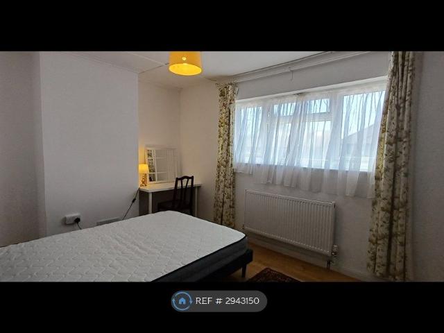 Hunters Grove, Hayes UB3, 1 bed flat to rent, £1,300 pcm | PrimeLocation
